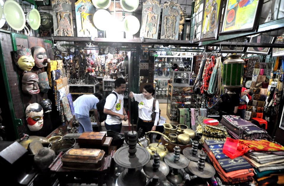 Triwindhu Antique Market Solo - Java Heritage Tour